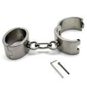 Heavy manacles – SteelBound.co.uk