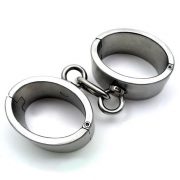 Heavy manacles – SteelBound.co.uk